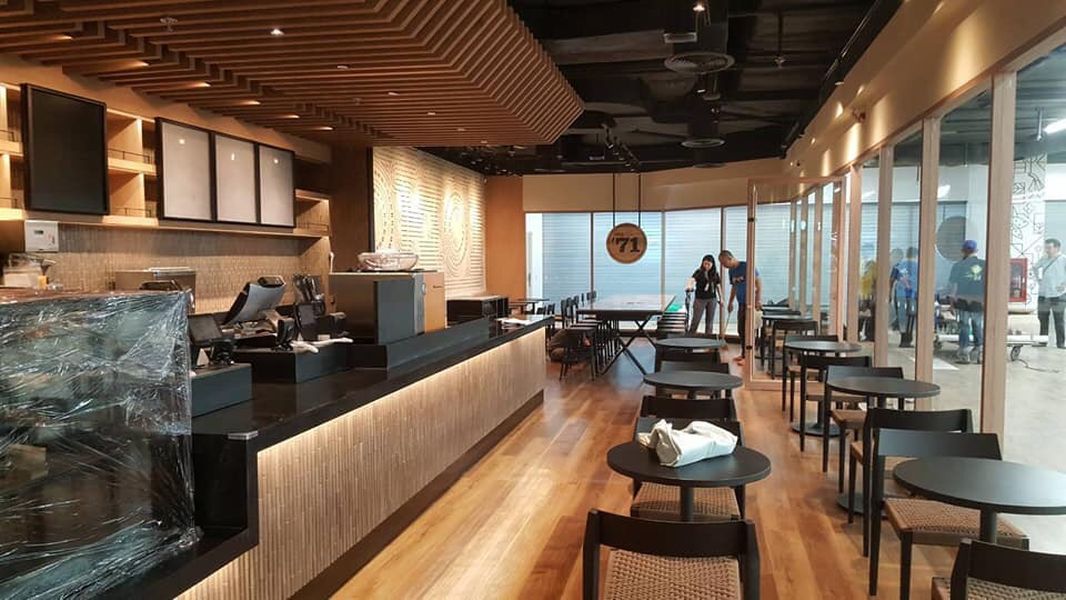 Starbucks MRT Chatuchak Exit 2 & 3 - หน้าแรก